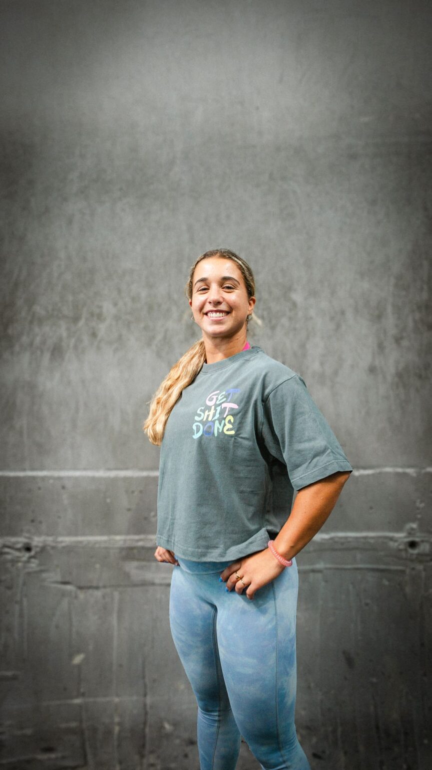 Crop top oversize color gris “Get shit done" - Tienda C23 Athletxs